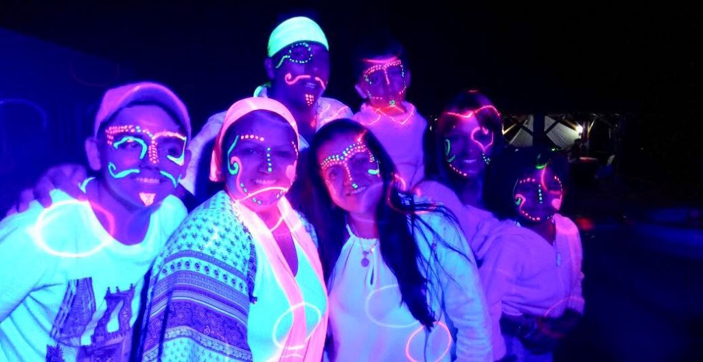 Fiestas Neón - Color Party Neón - Fiestas Infantiles Eventos la Roca